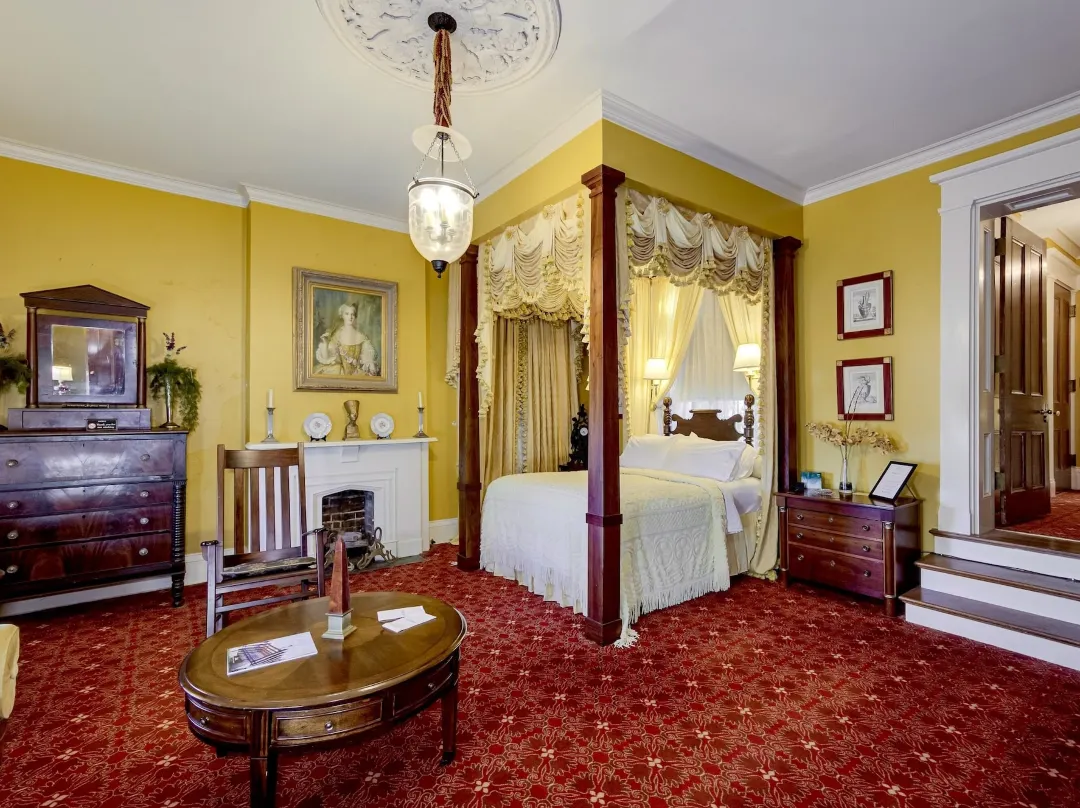 Anchuca Historic Mansion & Inn - Vicksburg, MS