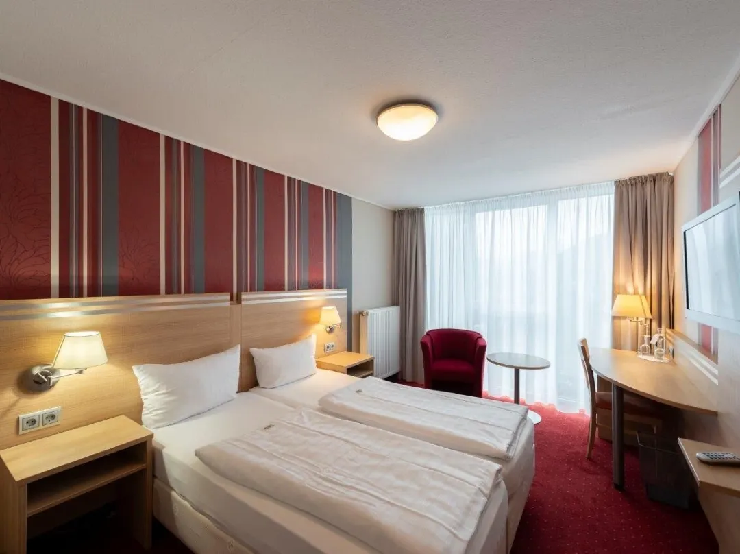 Panorama Hotel In Neustadt An Der Weinstraße - Neustadt