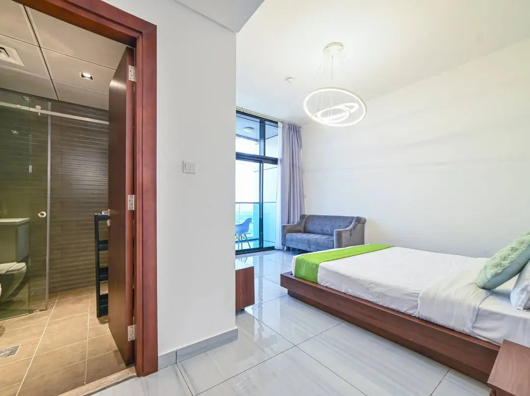 Balcony Breeze – O2 Tower - Dubai