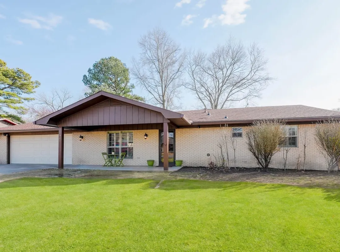 Backyard Oasis With Bbq And Secure Bike Garage - Charming Mid-century Haven - Bella Vista