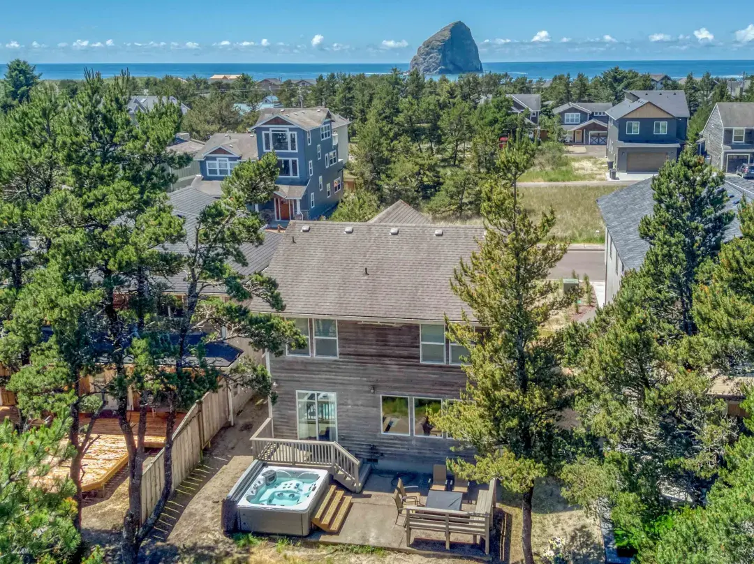 Woodland Trails And Hot Tub Retreat - Captivating Coastal Haven - Pacific City, OR