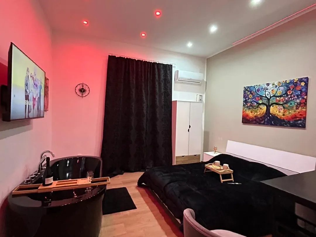 Di 25 M² Con 1 Camera E 1 Bagno Privato In Zona Area Lungomare - Palermo