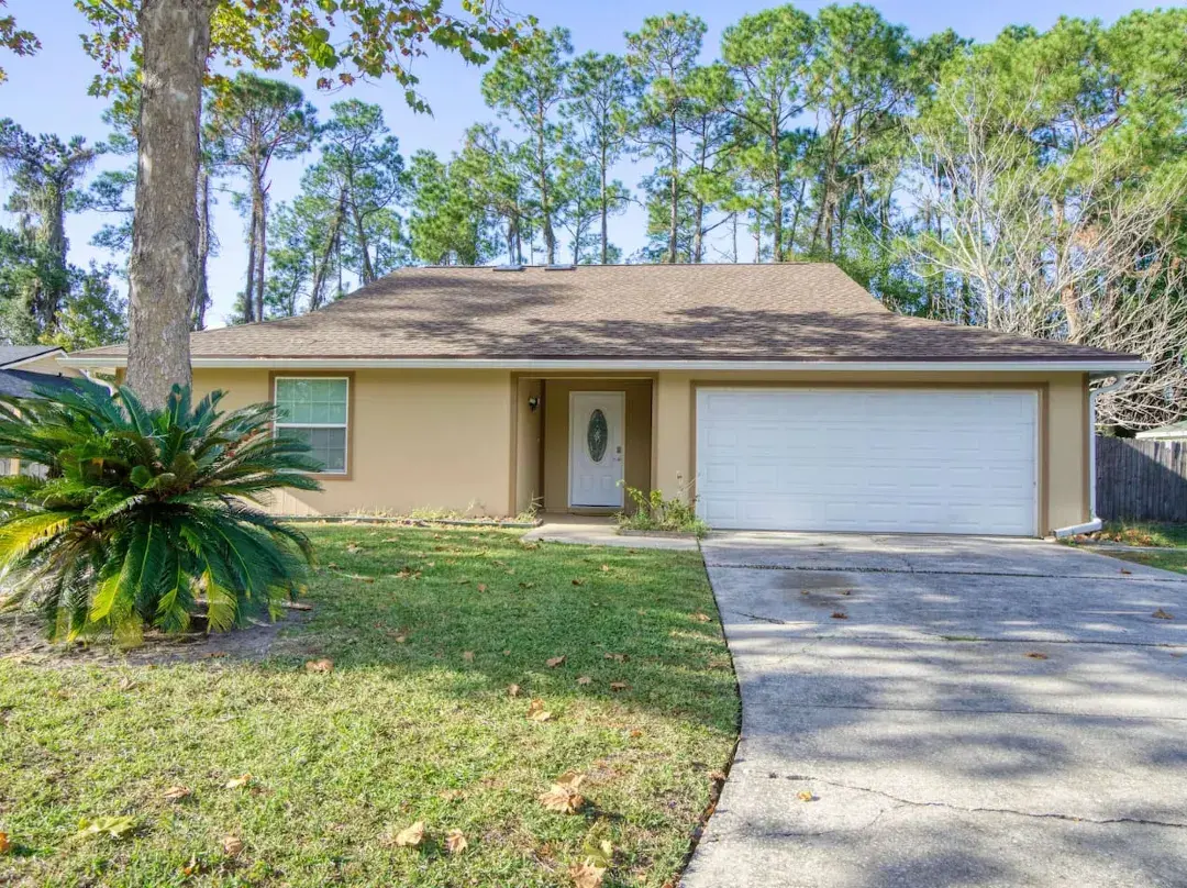 Luxurious Pool Oasis With Indoor Entertainment - Exquisite Family Retreat - Orange Park