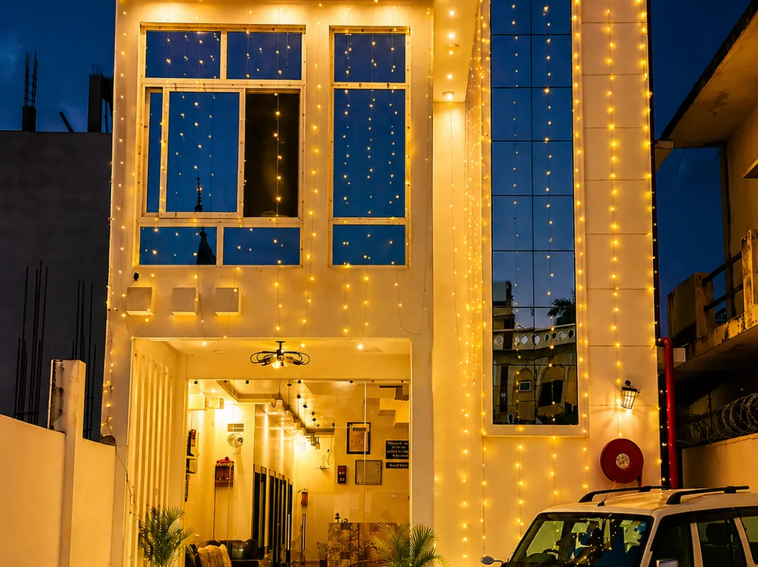 Raghuvar Inn - Ayodhya