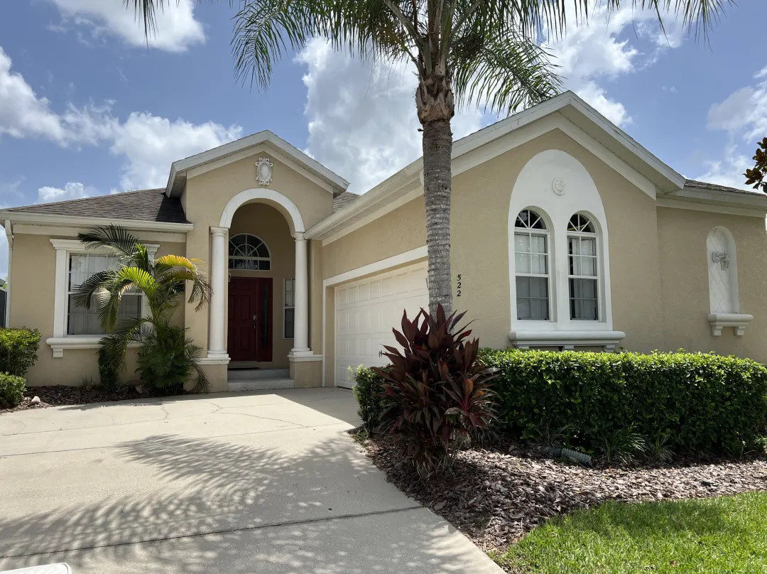Spacious Living Area With South Facing Pool And Game Room - Gorgeous Retreat - Davenport, FL