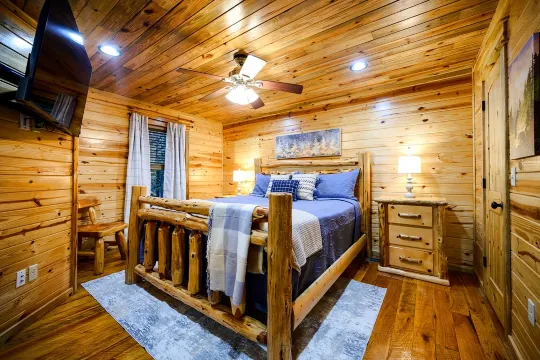 Tranquil Oasis - Creek Deck, Hot Tub, Arcade - Broken Bow, OK