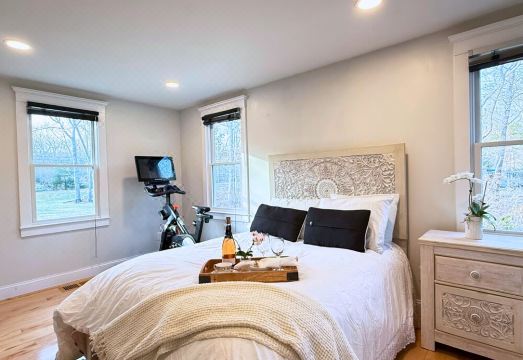 New listing 4bd w/ heated pool, chicken coop, kids playground, wifi ...