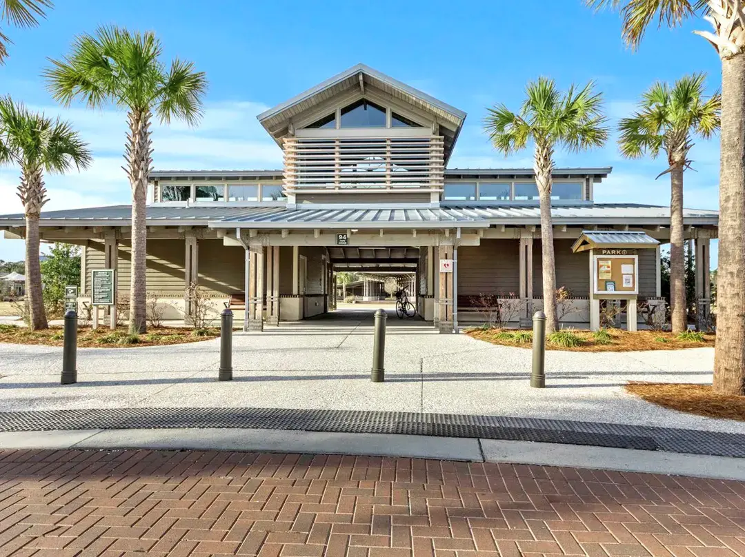 Cozy Retreat With Private Balcony And Pool - Charming Hideaway - Hilton Head Island