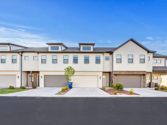 Private Hot Tub, Ping Pong Table, And Resort Pool - Elegant Oasis - St. George, USA