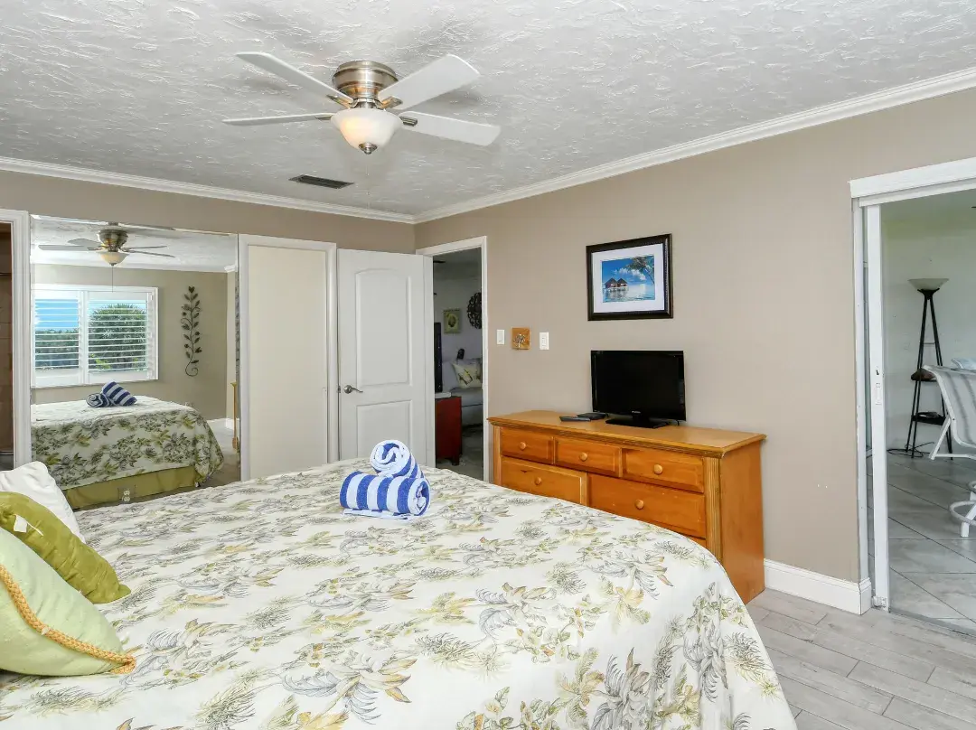 Gulf Views And Screened Lanai - Charming Coastal Retreat - Siesta Key, FL