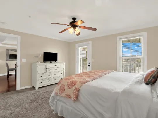 Coastal Getaway With Heated Pool And Vibrant Atmosphere - Delightful Oasis - Tybee Island, GA