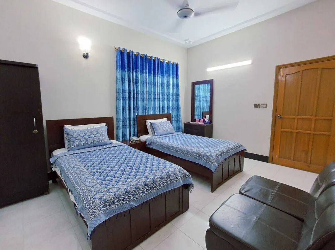 Cosy Inn Near Millennium Mall - Karaczi