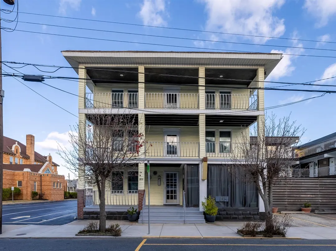 Heated Pool And Modern Decor - Charming Coastal Retreat - 