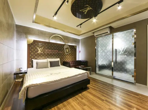 Daegu Dusan-dong Fox - Daegu