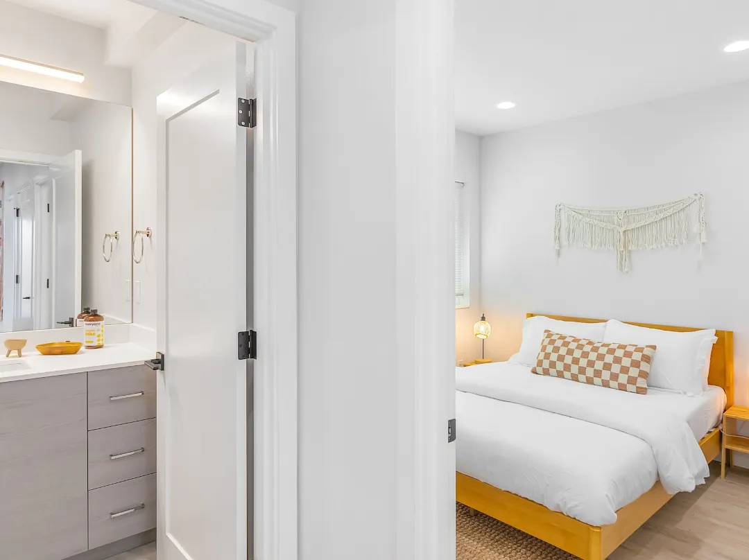 The Sweetest Suite - 91 Walkscore! - Bainbridge Island, WA
