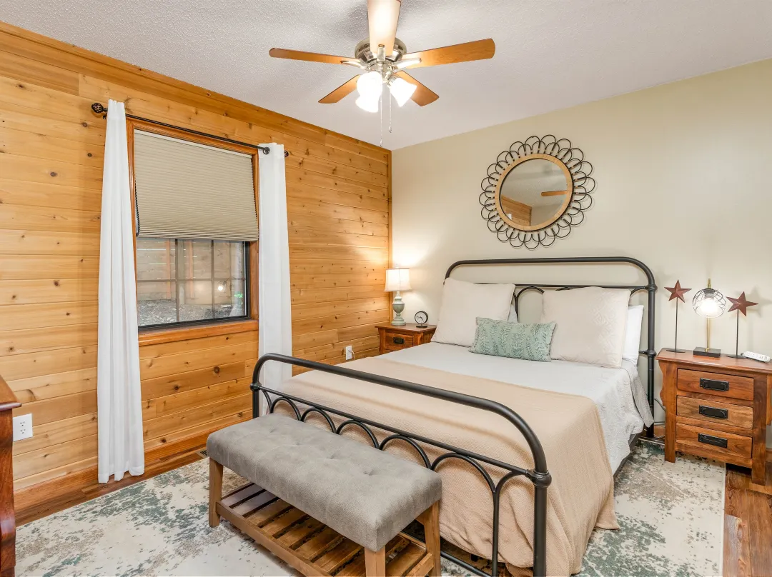 Game Room And Hot Tub - Inviting Rustic Retreat - Gatlinburg, TN