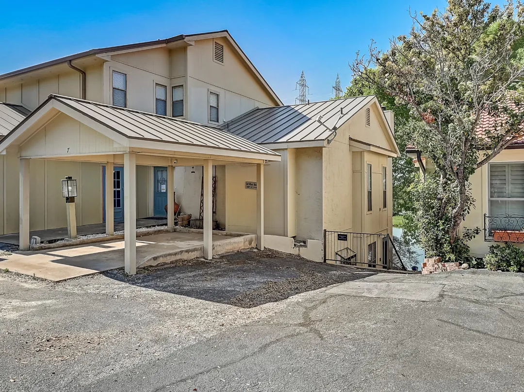 Dog-friendly Water View Home With Inviting Porch, Ac, W/d, & Modern Charm - Horseshoe Bay, TX