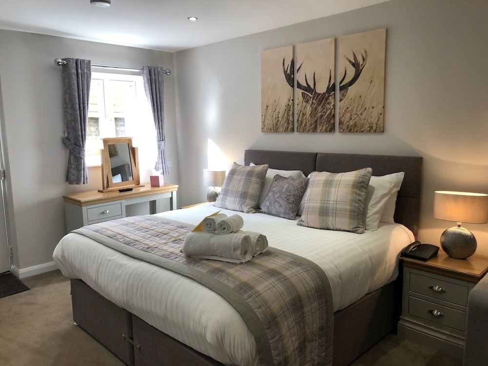De Courceys Manor Suites & Cottages - Cardiff