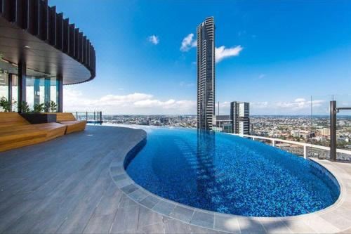 Lvl 23 Spire Infinity Pool Netflix Wifi Carpark by Stylish Stays ...