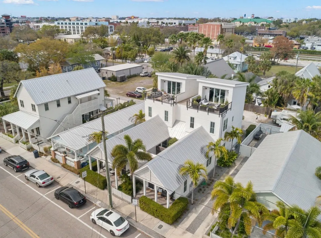 Rooftop Sun Deck And Chic Chef's Kitchen - Stylish Luxury Escape - Tampa, FL