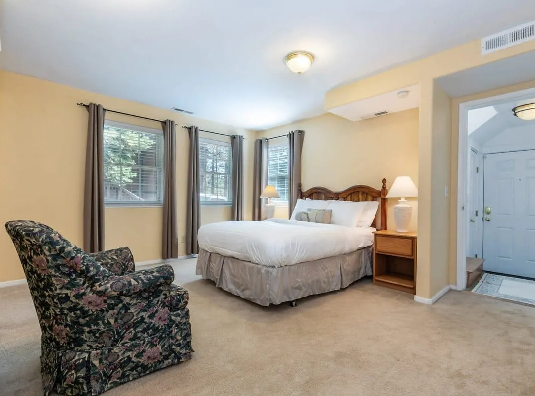 Rustic Charm And Spacious Deck - Cozy Tahoe Getaway - Lago Tahoe