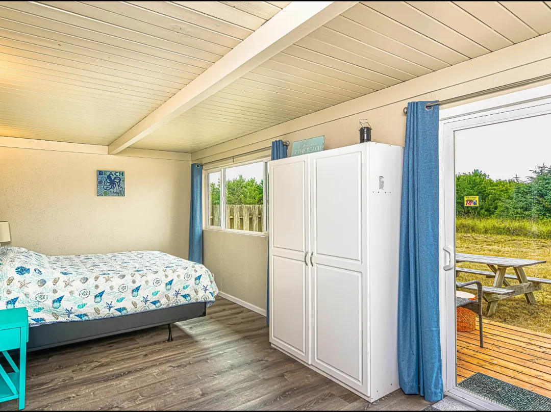 Cozy Kitchen And Beach Access - Charming Surf Escape - Ocean Shores, WA