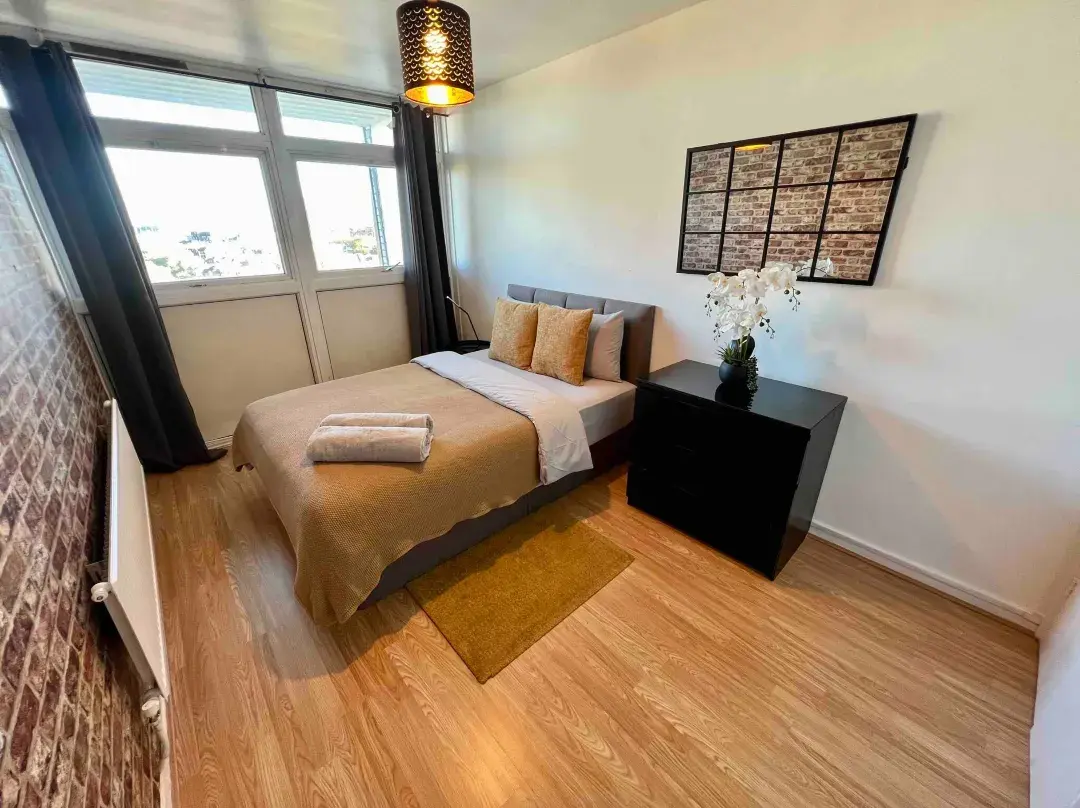 Tower Bridge Canada Water 2 Bed Flat - Waterloo