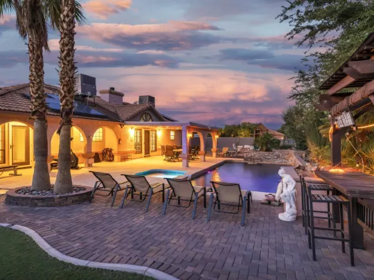 Stunning Pool And Spa Oasis - Luxurious One Story Retreat - Las Vegas, NV