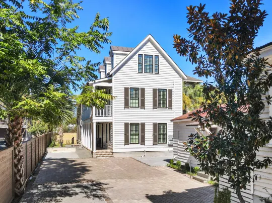 Spacious Gathering Place With Upscale Amenities - Elegant Charleston Haven - Charleston, SC