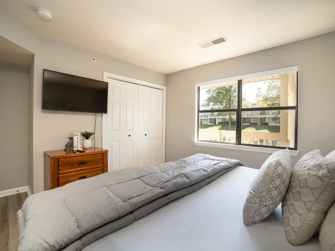 Covered Balcony And Resort Amenities - Spacious Family Retreat - Branson, MO