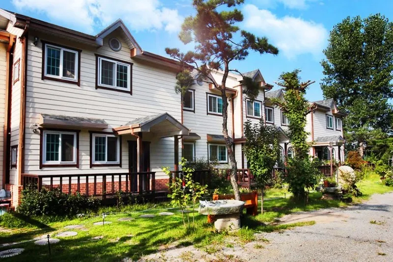 Gyeongju Lakeside Waltz Pension - Gyeongju-si