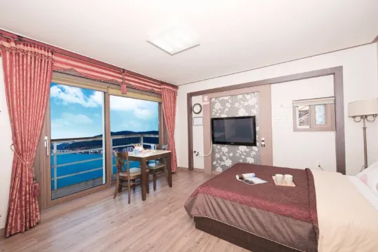 Poonchamaeul Hiyasins - Geoje-si