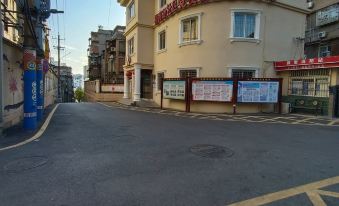 Taoyuan Landlord Lao Li Villa (Longkang Road)(桃缘房东老李度假别墅(隆康路分店)) 후기 및 ...