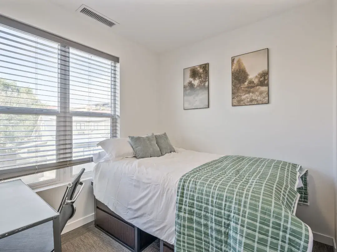 Fully Equipped Kitchen And Cozy Living Space - Charming Modern Retreat - Missoula, MT