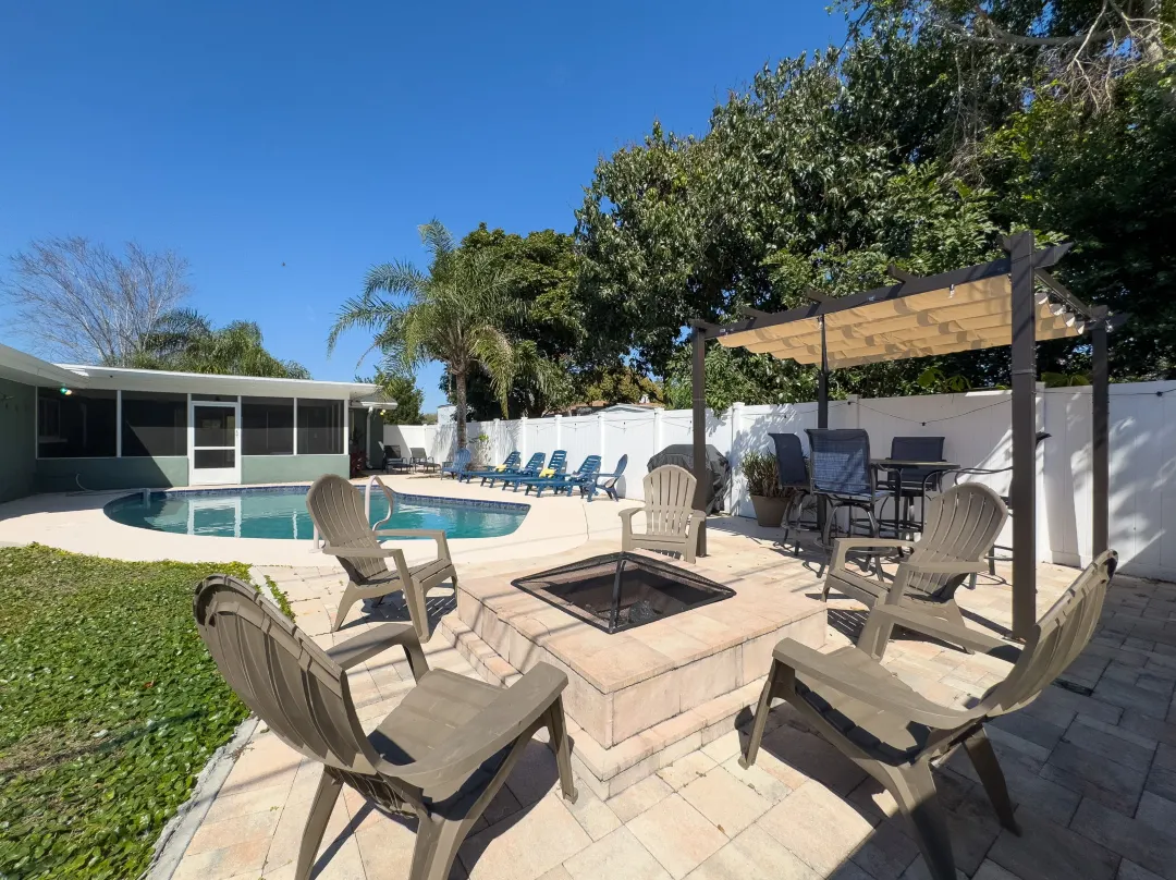 Heated Pool And Fire Pit Oasis - Spacious And Inviting Retreat - Dunedin, FL