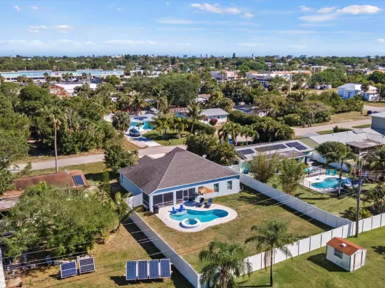 Heated Pool And Screened-in Porch - Stylish Modern Haven - Stuart, FL