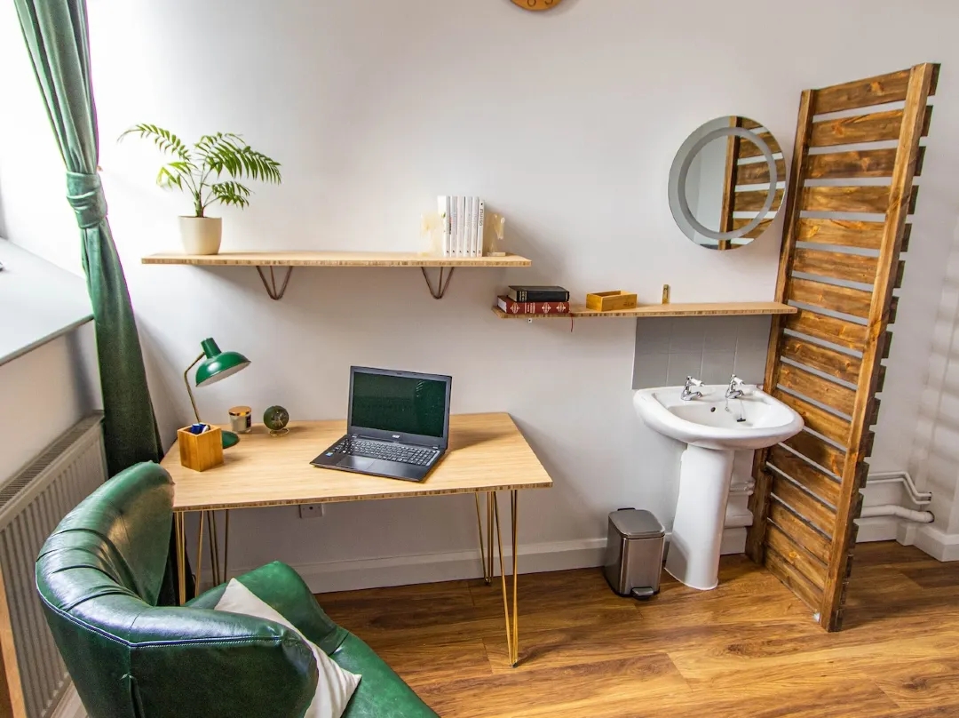 Cades Accommodation - Wolverhampton