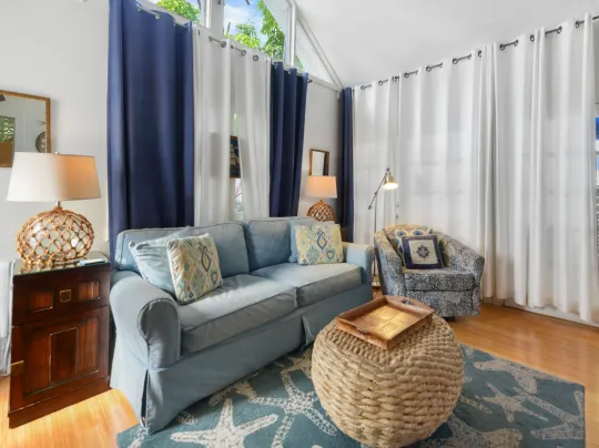 Serene Retreat With Private Deck And Shared Pool - Cozy Coastal Haven - Key West, FL