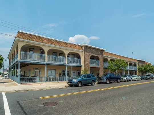 Steps To Pool And Beach With Modern Comforts - Charming Coastal Haven - Wildwood, NJ