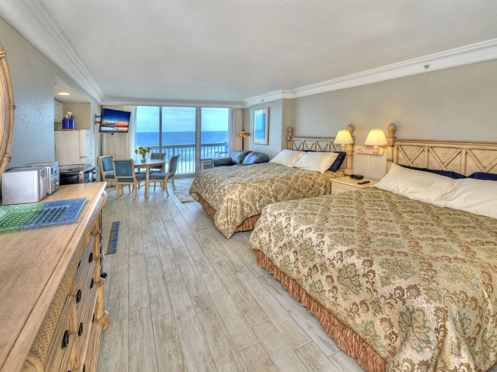 Oceanfront Private Balcony And Kitchenette - Charming Coastal Retreat - Daytona Beach, FL