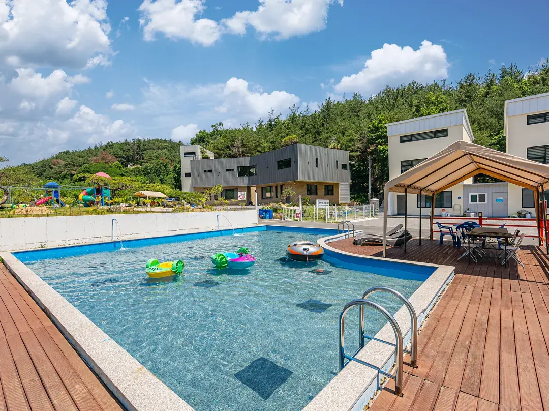 Gyeongju Fantasy Kids Poolvilla - Gyeongju-si
