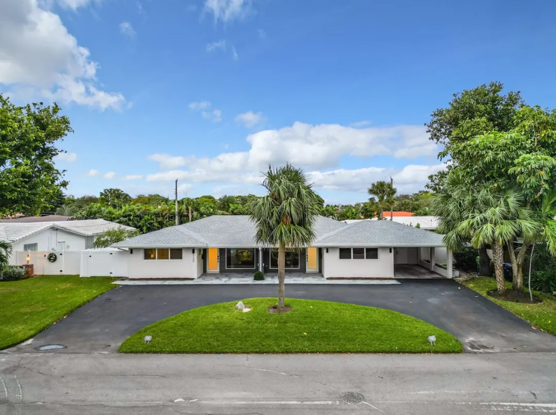 Private Pool And Beautiful Backyard Retreat - Gorgeous Oasis - Coconut Creek, FL