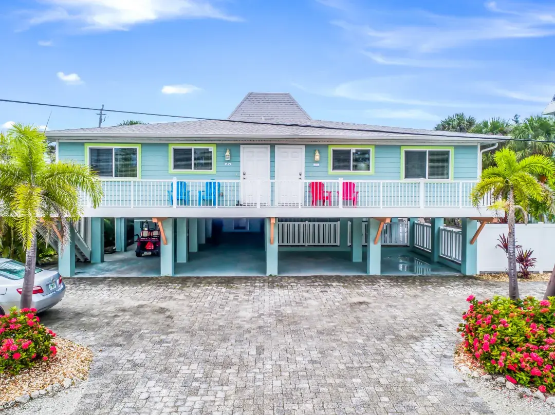 Heated Pool And Bikes For Beach Adventures - Gorgeous Coastal Retreat - Holmes Beach, FL