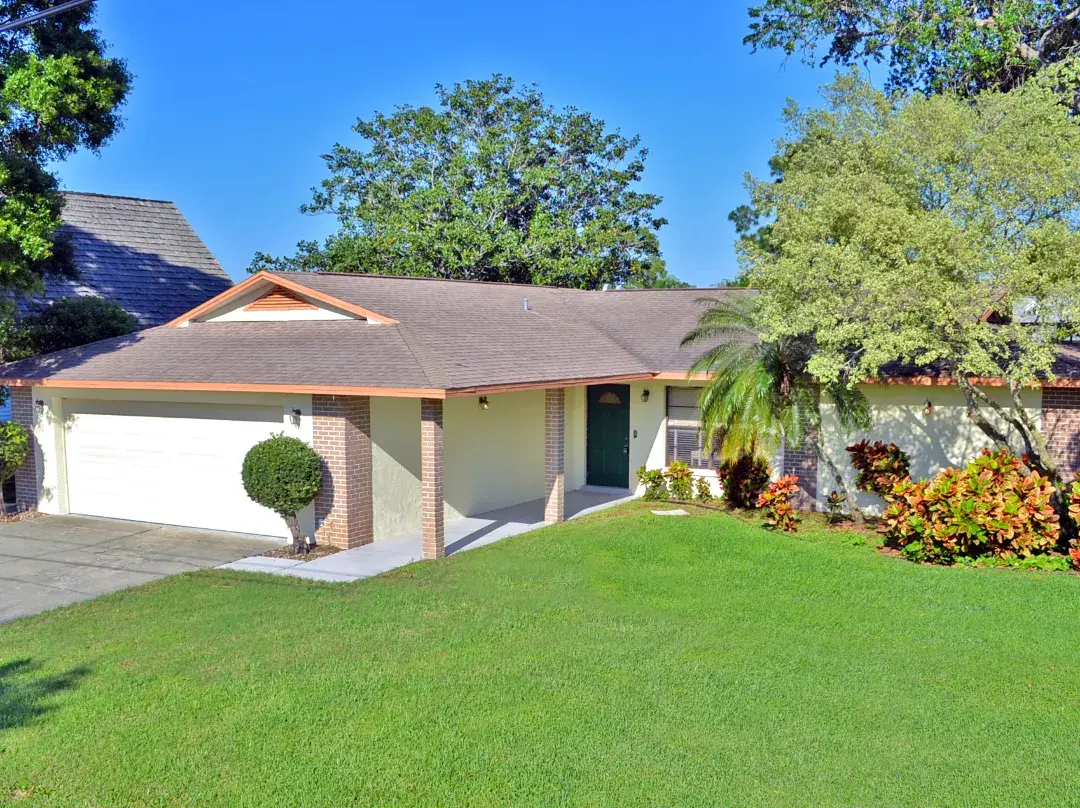 Heated Pool And Serene Lake Views - Beautiful Vacation Oasis - Bradenton, FL