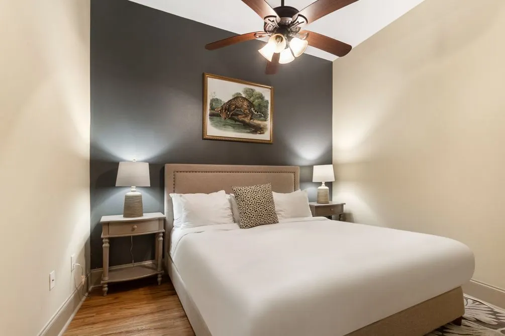Charming Downtown Retreat - Stylish Comfort And Modern Amenities - New Orleans, LA