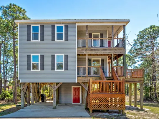 Charming Coastal Retreat With Outdoor Shower And Family Amenities - Inviting Oasis - Dauphin Island, AL