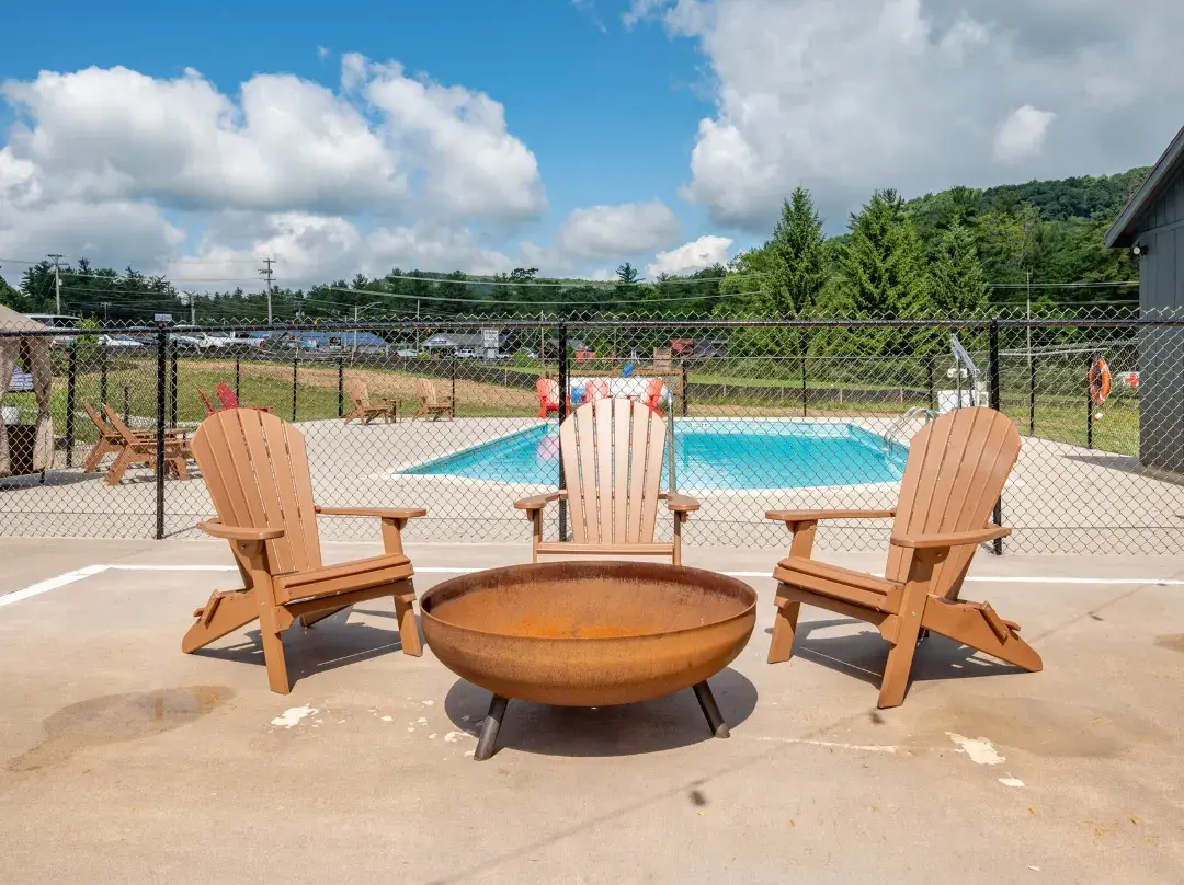 Poolside Access And Patio - Charming Suite Escape - Deep Creek Lake, MD
