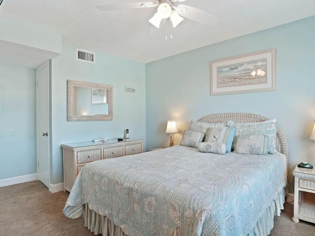 Gorgeous Retreat - Heated Pool, Grill, Free Wifi - Saint Pete Beach, FL