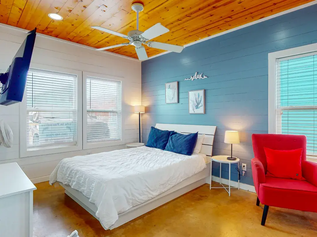 Shared Pool, Ample Parking, Golf Cart Access - Port Aransas, TX