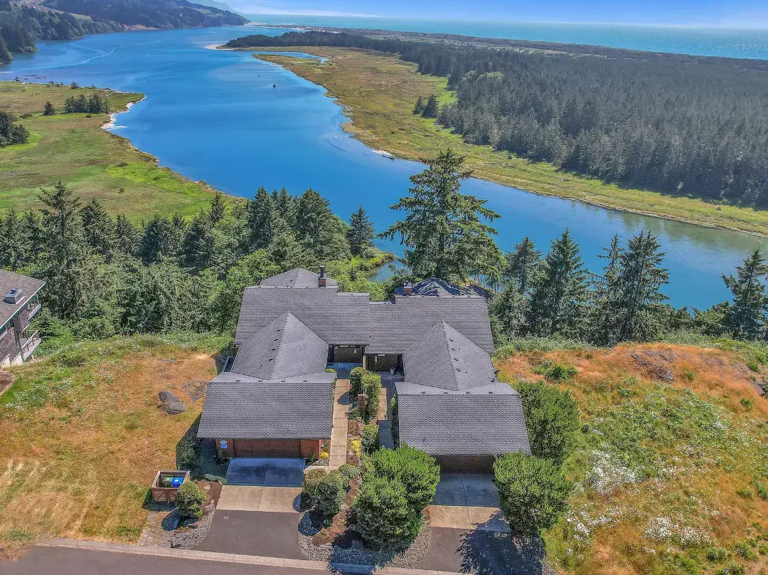 Incredible Ocean View And Soaking Tub - Charming Coastal Retreat - Neskowin, OR
